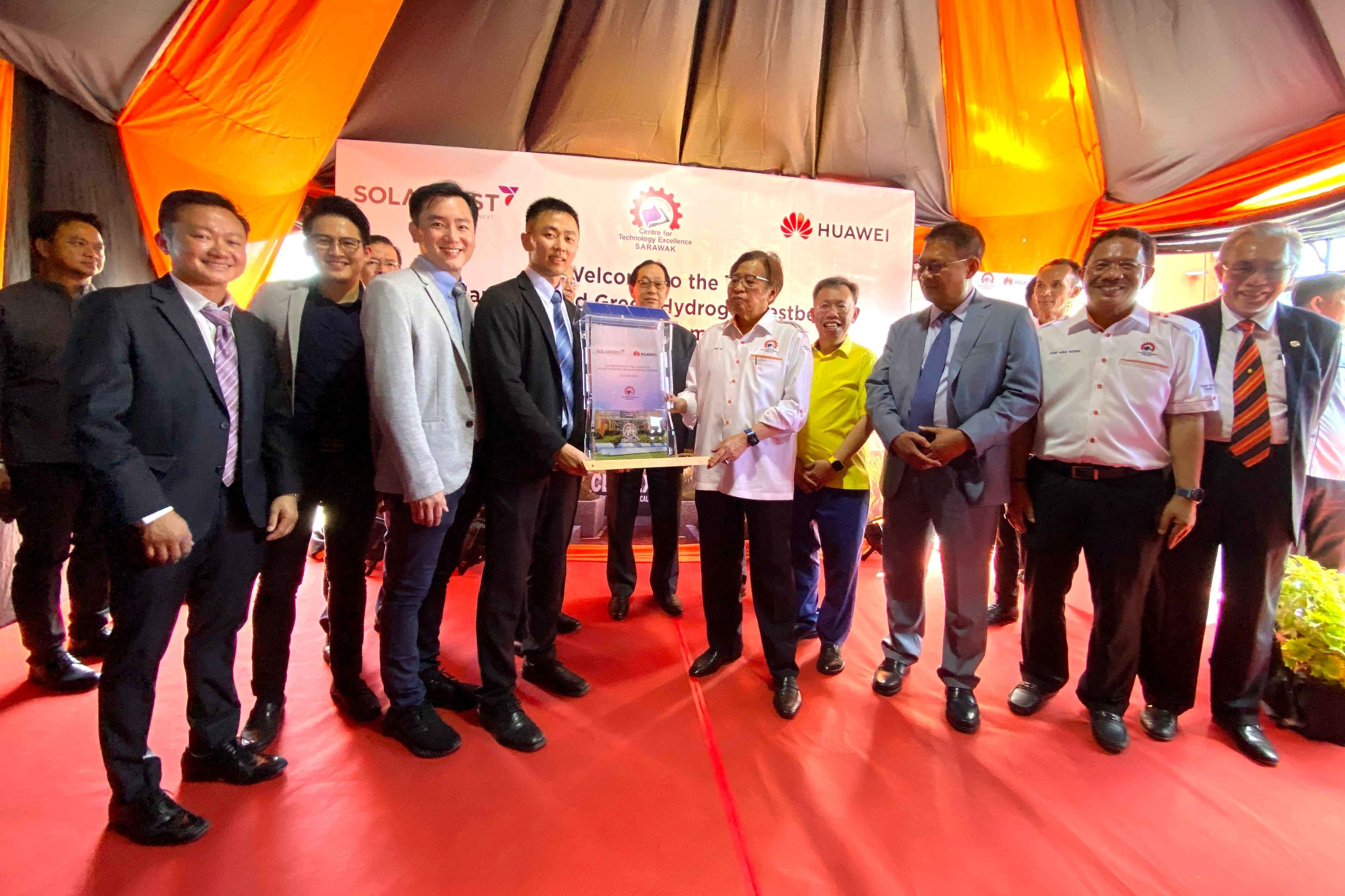 Solarvest Borneo, Centexs, Huawei Malaysia lancar tapak uji solar ...