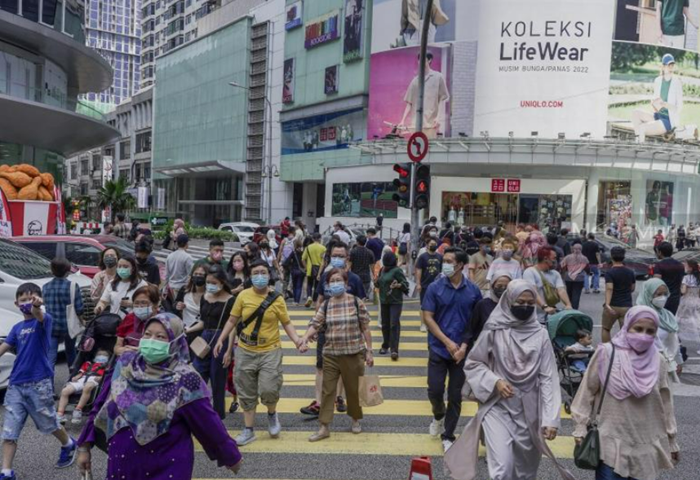 Pertumbuhan KDNK beri kesan langsung kepada rakyat meliputi kenaikan ...
