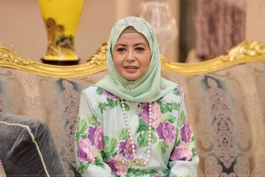 Raja Zarith Sofiah: Puteri Perak dekat di hati rakyat kini bergelar ...